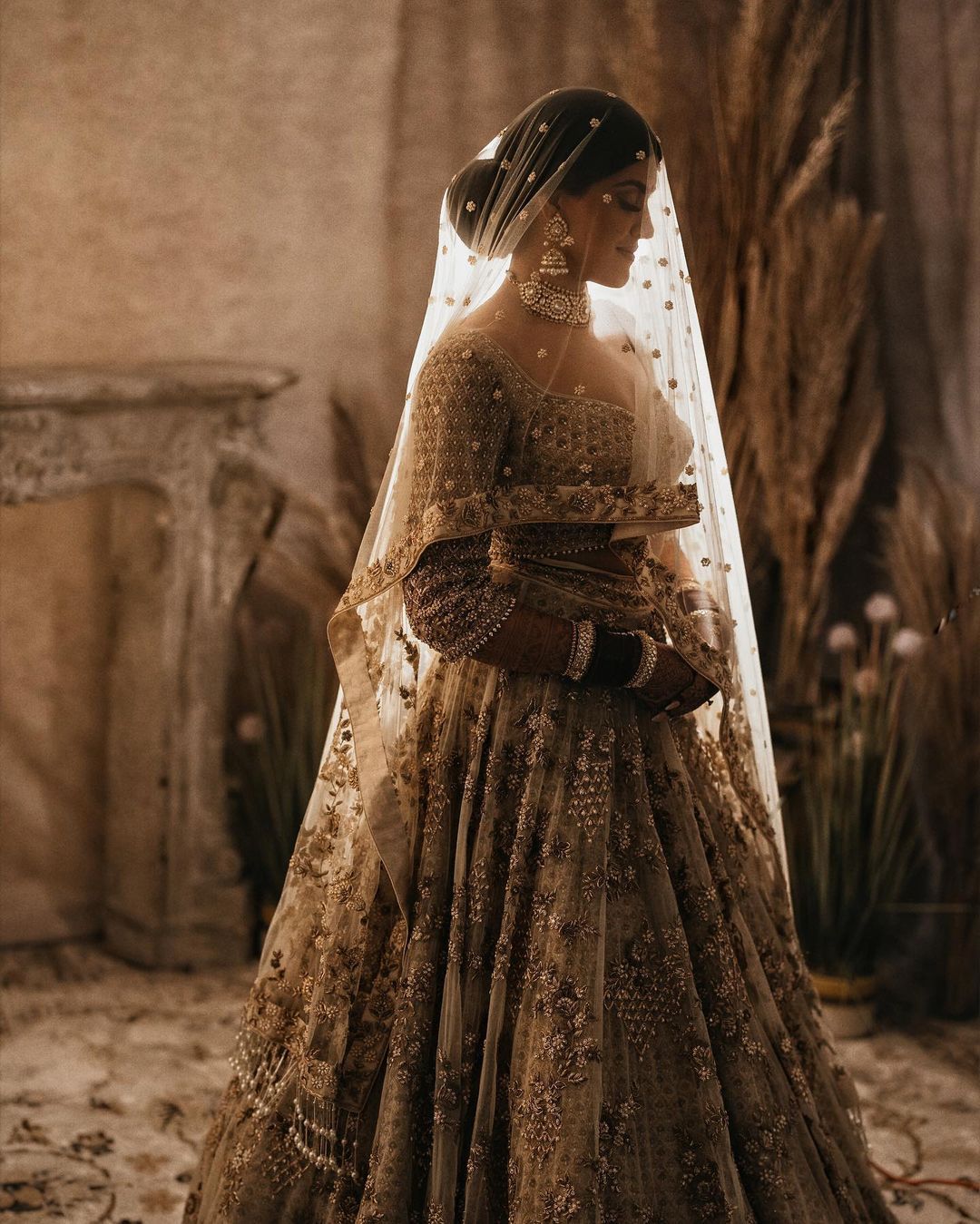7 Incredible Traditional Wedding Outfits From Around The World | Wedded ...