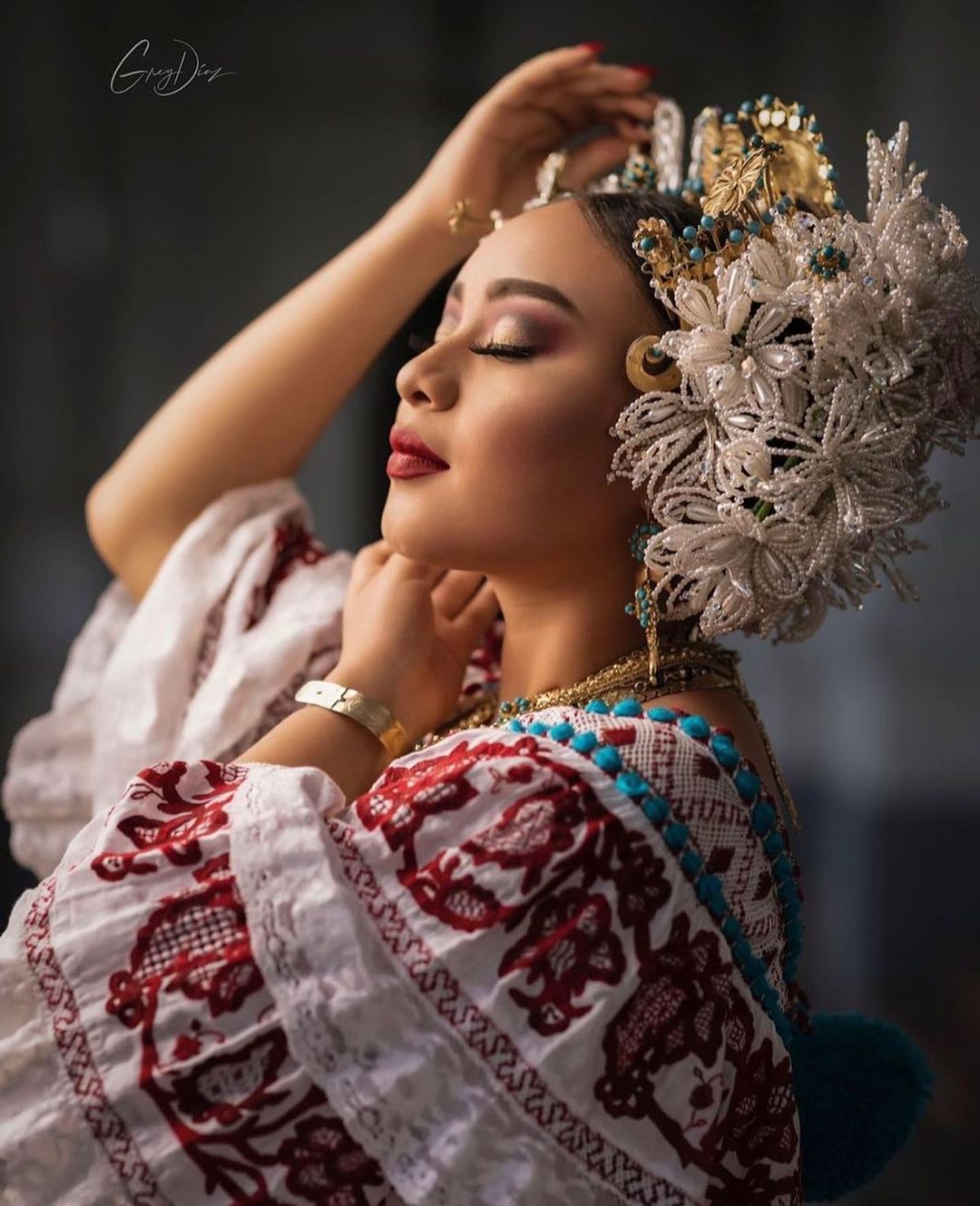 7 Incredible Traditional Wedding Outfits From Around The World | Wedded ...