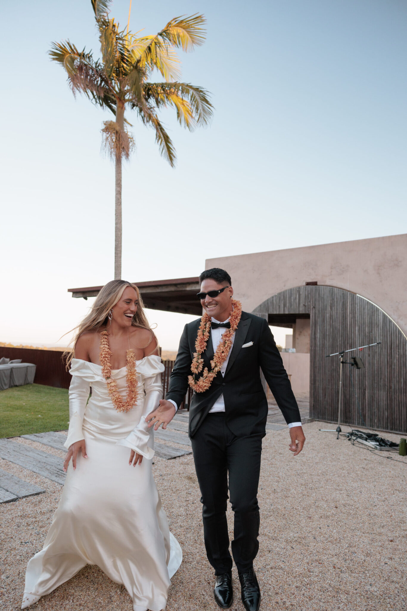 Caitlin and Dane 'Tied The Knot' in Byron Bay, Australia - Wedded ...