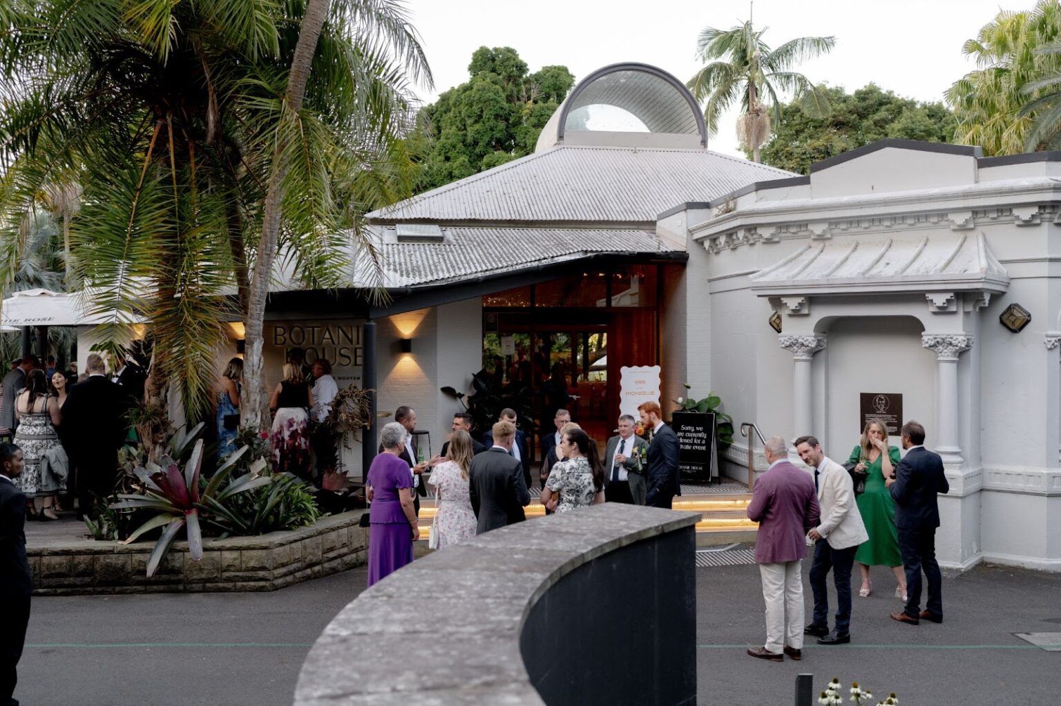 Michaellie And Kris's City-Scape Garden Wedding At Botanic House ...